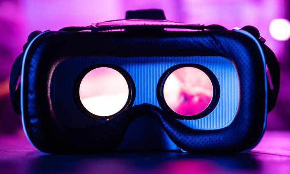 Virtual Reality Headsets: How Do They Work? - Owner's Magazine