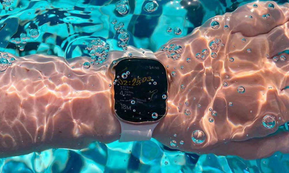 Apple Watch Saves Swimmer After Calling 911 - Owner's Magazine